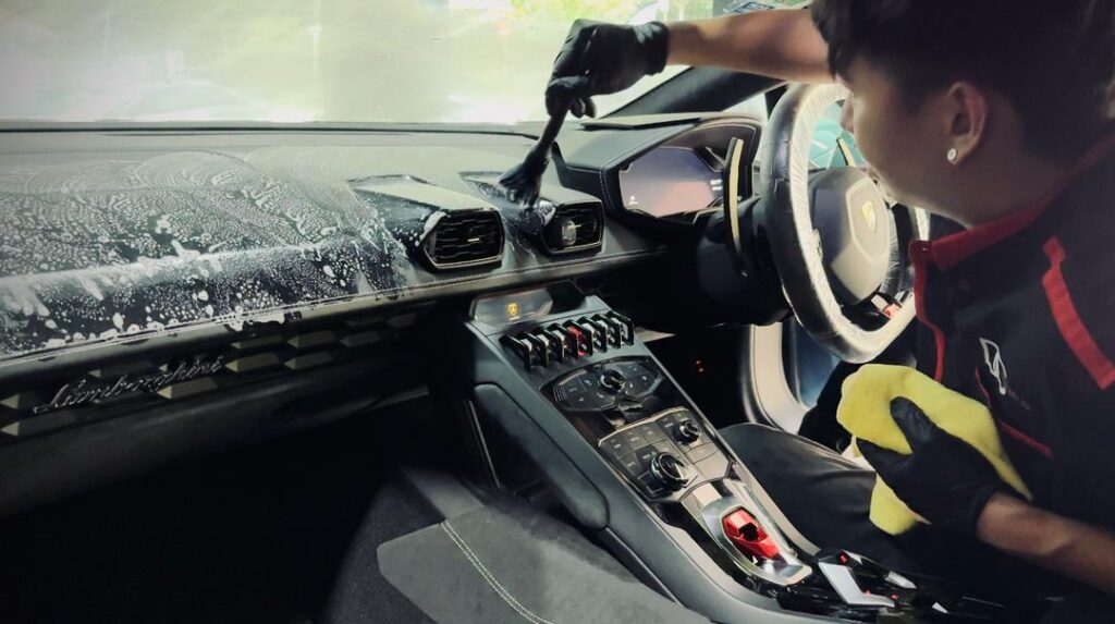 Dez & Co Auto Detailing: Transforming Cars with Precision Care